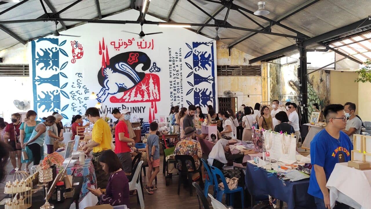 Why You Should Bring Zines to Hin Bus Depot